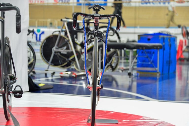 日本代表がパリ五輪で使用するトラックバイク「V-Izu TCM-2」発表｜サイクルスポーツがお届けするスポーツ自転車総合情報サイト ...